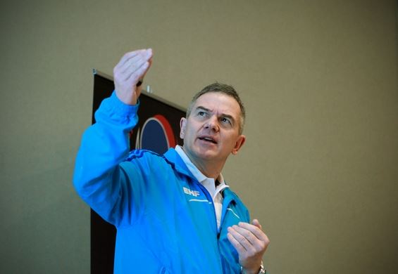 Teaching handball referees leadership qualities