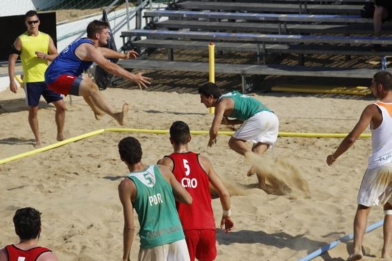 Perfect start for Spanish hosts to Junior European Beach Handball ...